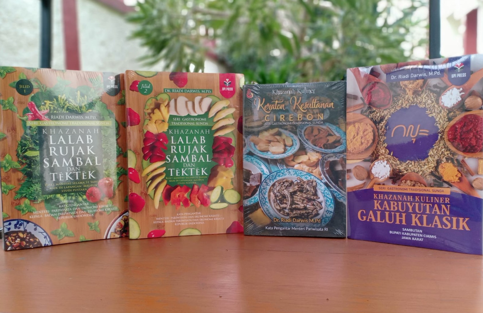 Riadi Darwis, Pembuka Cakrawala Gastronomi Sunda - Semilir