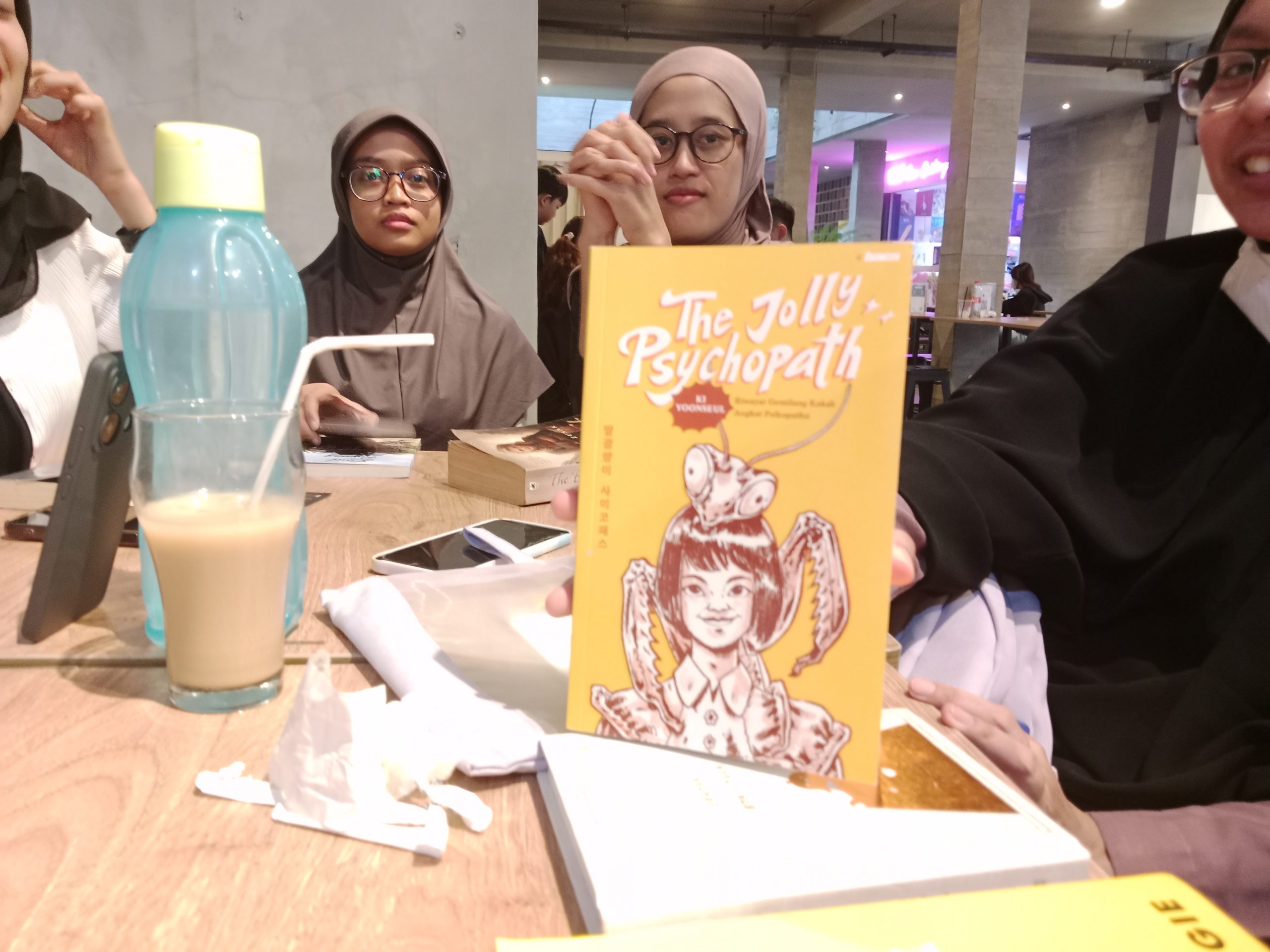 Silent Reading dan Sharing Buku Bersama Komunitas Malang Book Party - Semilir